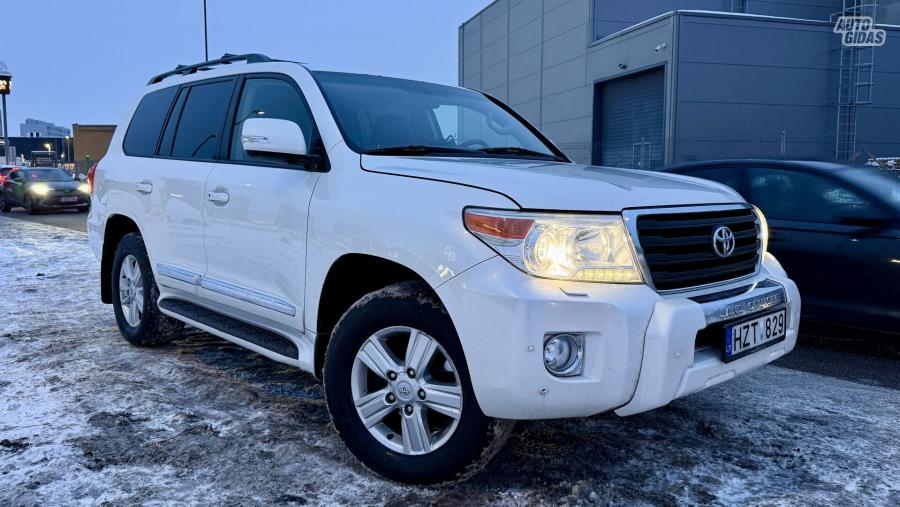 Balts Toyota Land Cruiser 2012 Kauņa, ar dzinēja tilpumu 4.50 L un nobraukumu 220 tūkst. km par 28000 €, foto 7 vietnē AUTOMOTO.COM.LV