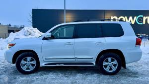 Balts Toyota Land Cruiser 2012 Kauņa, ar dzinēja tilpumu 4.46 L un nobraukumu 220 tūkst. km par 28000 €, foto 2 vietnē AUTOMOTO.COM.LV