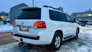 Balts Toyota Land Cruiser 2012 Kauņa, ar dzinēja tilpumu 4.46 L un nobraukumu 220 tūkst. km par 28000 €, foto 5 vietnē AUTOMOTO.COM.LV
