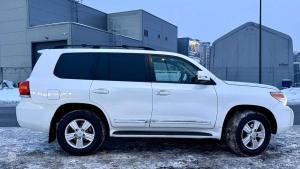 Balts Toyota Land Cruiser 2012 Kauņa, ar dzinēja tilpumu 4.46 L un nobraukumu 220 tūkst. km par 28000 €, foto 6 vietnē AUTOMOTO.COM.LV