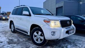 Balts Toyota Land Cruiser 2012 Kauņa, ar dzinēja tilpumu 4.46 L un nobraukumu 220 tūkst. km par 28000 €, foto 7 vietnē AUTOMOTO.COM.LV