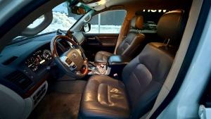 Balts Toyota Land Cruiser 2012 Kauņa, ar dzinēja tilpumu 4.46 L un nobraukumu 220 tūkst. km par 28000 €, foto 10 vietnē AUTOMOTO.COM.LV