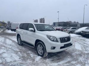 White Toyota Land Cruiser 2012 in Kaunas, with an engine capacity of 2.98 L and mileage of 350 thousand km for 19300 €, photo 3 on AUTOMOTO.COM.LV