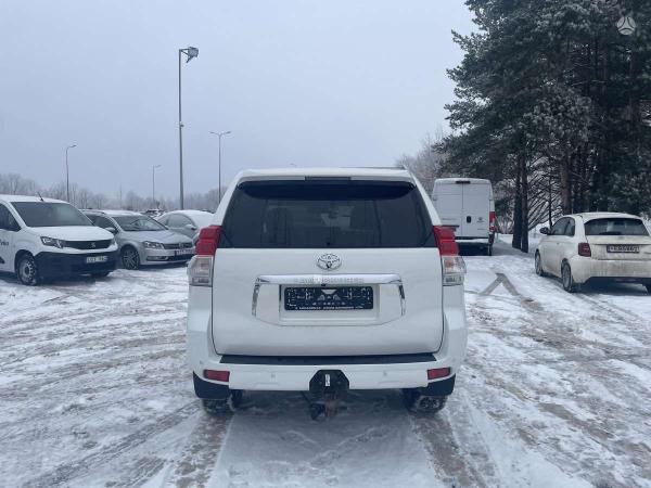 Balts Toyota Land Cruiser 2012 Kauņa, ar dzinēja tilpumu 2.98 L un nobraukumu 350 tūkst. km par 19300 €, foto 6 vietnē AUTOMOTO.COM.LV
