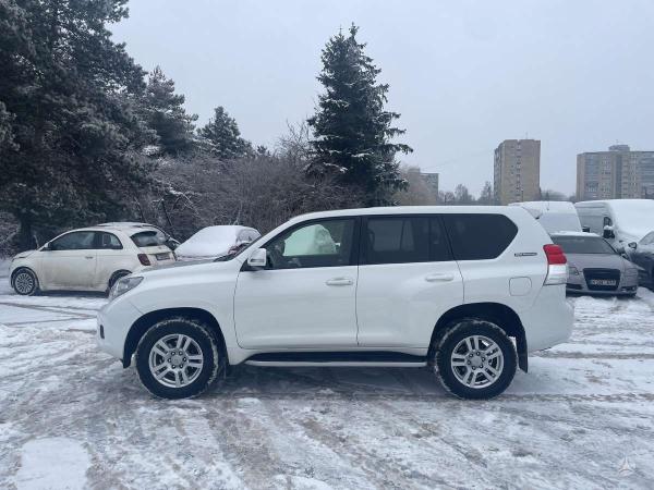 Balts Toyota Land Cruiser 2012 Kauņa, ar dzinēja tilpumu 2.98 L un nobraukumu 350 tūkst. km par 19300 €, foto 8 vietnē AUTOMOTO.COM.LV