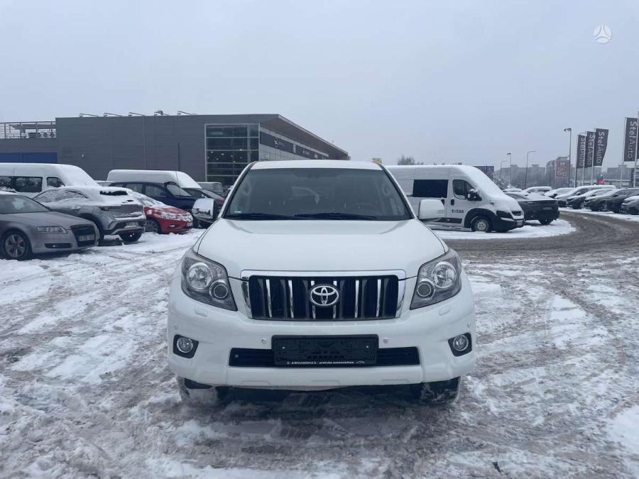 Balts Toyota Land Cruiser 2012 Kauņa, ar dzinēja tilpumu 2.98 L un nobraukumu 350 tūkst. km par 18300 €, foto 2 vietnē AUTOMOTO.COM.LV