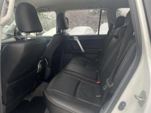 Balts Toyota Land Cruiser 2012 Kauņa, ar dzinēja tilpumu 2.98 L un nobraukumu 350 tūkst. km par 18300 €, foto 24 vietnē AUTOMOTO.COM.LV