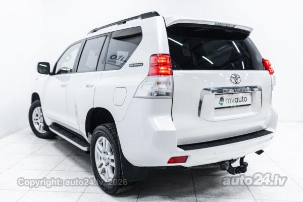 Balts Toyota Land Cruiser 2012 Tallina, ar dzinēja tilpumu 3.00 L un nobraukumu 201 tūkst. km par 24990 €, foto 8 vietnē AUTOMOTO.COM.LV