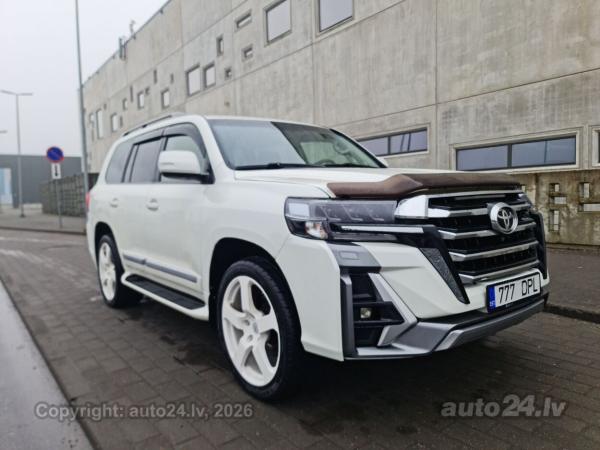 Balts Toyota Land Cruiser 2012 Tallina, ar dzinēja tilpumu 4.50 L un nobraukumu 218 tūkst. km par 28888 €, foto 1 vietnē AUTOMOTO.COM.LV