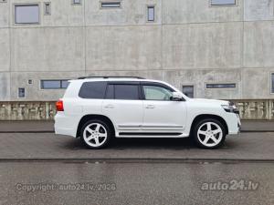 Balts Toyota Land Cruiser 2012 Tallina, ar dzinēja tilpumu 4.50 L un nobraukumu 218 tūkst. km par 28888 €, foto 3 vietnē AUTOMOTO.COM.LV