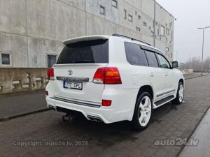 Balts Toyota Land Cruiser 2012 Tallina, ar dzinēja tilpumu 4.50 L un nobraukumu 218 tūkst. km par 28888 €, foto 4 vietnē AUTOMOTO.COM.LV