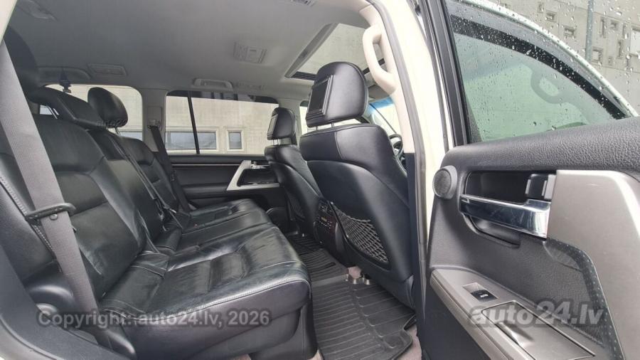 Balts Toyota Land Cruiser 2012 Tallina, ar dzinēja tilpumu 4.50 L un nobraukumu 218 tūkst. km par 28888 €, foto 9 vietnē AUTOMOTO.COM.LV