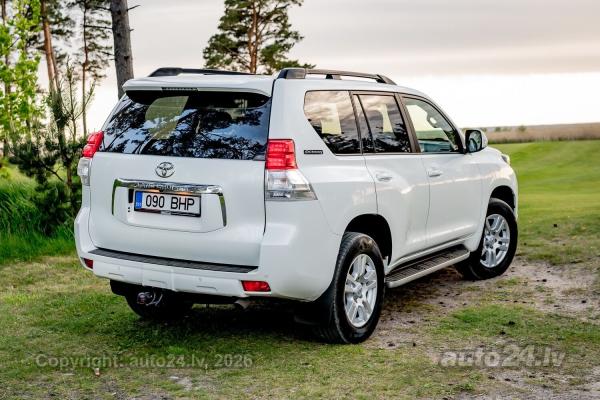 White Toyota Land Cruiser 2012 in Parnu, with an engine capacity of 3.00 L and mileage of 157 thousand km for 26000 €, photo 2 on AUTOMOTO.COM.LV