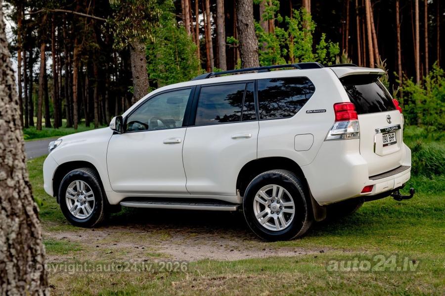 Balts Toyota Land Cruiser 2012 Pērnava, ar dzinēja tilpumu 3.00 L un nobraukumu 157 tūkst. km par 26000 €, foto 6 vietnē AUTOMOTO.COM.LV