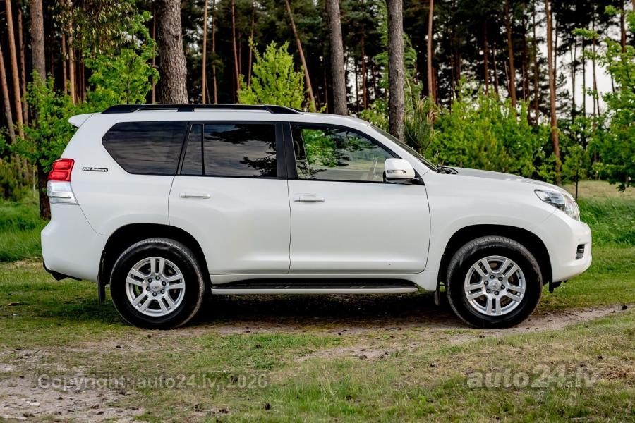 Balts Toyota Land Cruiser 2012 Pērnava, ar dzinēja tilpumu 3.00 L un nobraukumu 157 tūkst. km par 26000 €, foto 8 vietnē AUTOMOTO.COM.LV