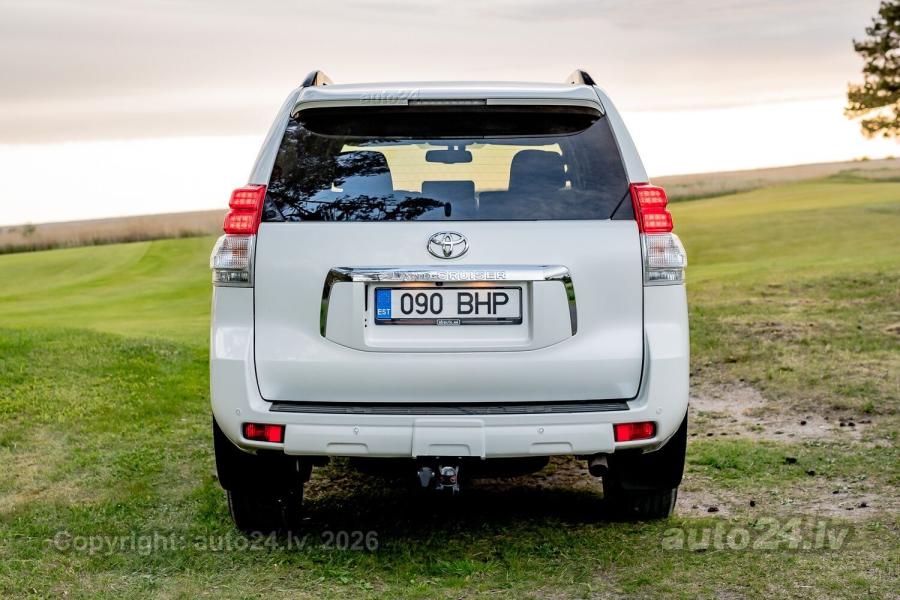 Balts Toyota Land Cruiser 2012 Pērnava, ar dzinēja tilpumu 3.00 L un nobraukumu 157 tūkst. km par 26000 €, foto 10 vietnē AUTOMOTO.COM.LV