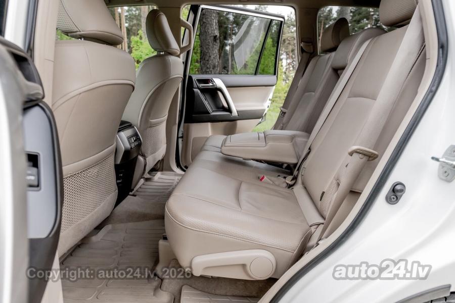 Balts Toyota Land Cruiser 2012 Pērnava, ar dzinēja tilpumu 3.00 L un nobraukumu 157 tūkst. km par 26000 €, foto 14 vietnē AUTOMOTO.COM.LV