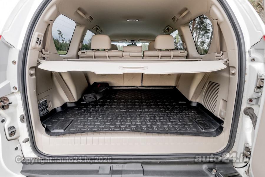 Balts Toyota Land Cruiser 2012 Pērnava, ar dzinēja tilpumu 3.00 L un nobraukumu 157 tūkst. km par 26000 €, foto 16 vietnē AUTOMOTO.COM.LV