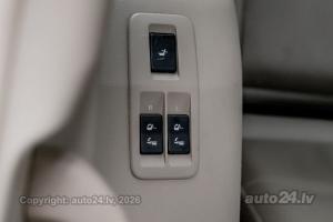 Balts Toyota Land Cruiser 2012 Pērnava, ar dzinēja tilpumu 3.00 L un nobraukumu 157 tūkst. km par 26000 €, foto 18 vietnē AUTOMOTO.COM.LV