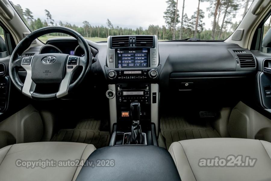 Balts Toyota Land Cruiser 2012 Pērnava, ar dzinēja tilpumu 3.00 L un nobraukumu 157 tūkst. km par 26000 €, foto 19 vietnē AUTOMOTO.COM.LV