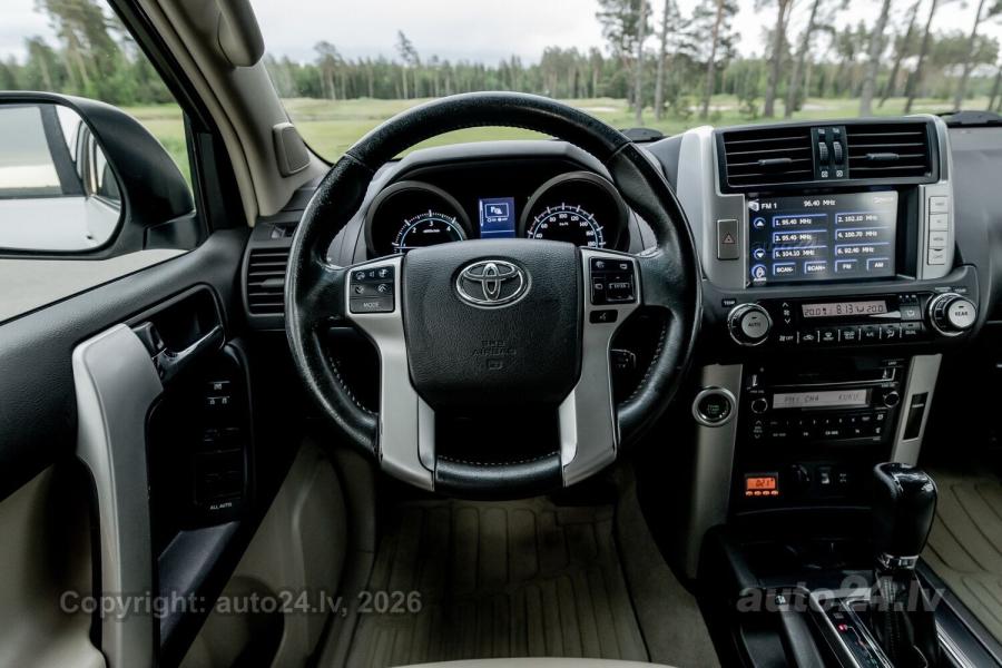Balts Toyota Land Cruiser 2012 Pērnava, ar dzinēja tilpumu 3.00 L un nobraukumu 157 tūkst. km par 26000 €, foto 20 vietnē AUTOMOTO.COM.LV