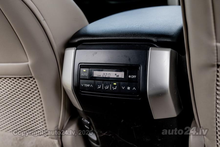 Balts Toyota Land Cruiser 2012 Pērnava, ar dzinēja tilpumu 3.00 L un nobraukumu 157 tūkst. km par 26000 €, foto 22 vietnē AUTOMOTO.COM.LV