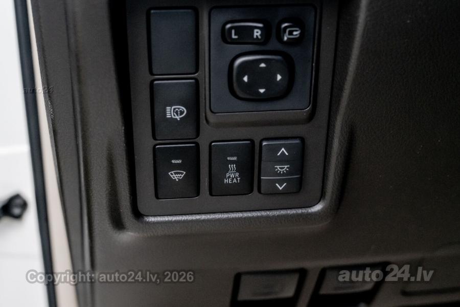 Balts Toyota Land Cruiser 2012 Pērnava, ar dzinēja tilpumu 3.00 L un nobraukumu 157 tūkst. km par 26000 €, foto 25 vietnē AUTOMOTO.COM.LV