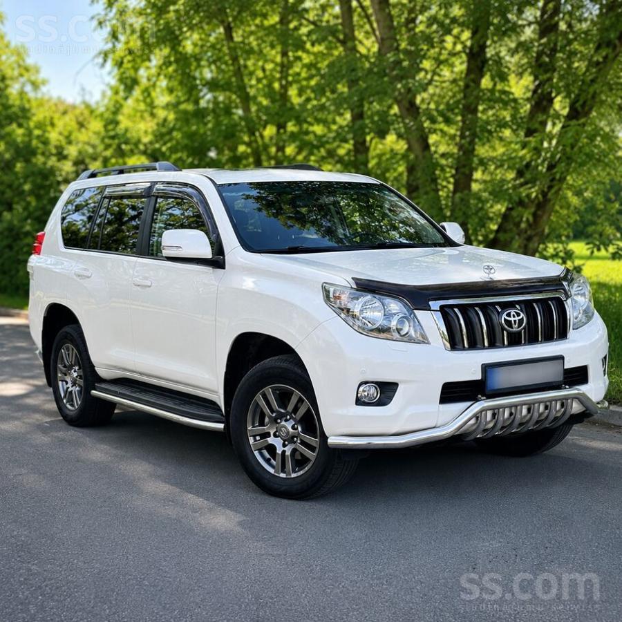 Balts Toyota Land Cruiser 2012 Rīga, ar dzinēja tilpumu 3.00 L un nobraukumu 210 tūkst. km par 24500 €, foto 1 vietnē AUTOMOTO.COM.LV