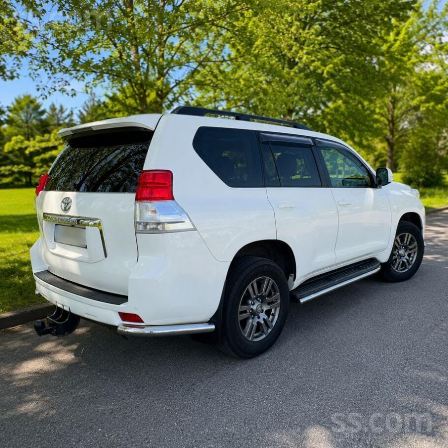 Balts Toyota Land Cruiser 2012 Rīga, ar dzinēja tilpumu 3.00 L un nobraukumu 210 tūkst. km par 24500 €, foto 4 vietnē AUTOMOTO.COM.LV