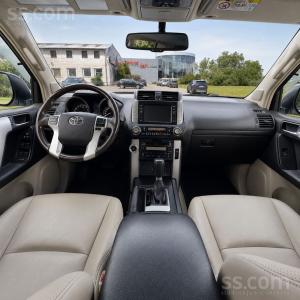Balts Toyota Land Cruiser 2012 Rīga, ar dzinēja tilpumu 3.00 L un nobraukumu 210 tūkst. km par 24500 €, foto 6 vietnē AUTOMOTO.COM.LV