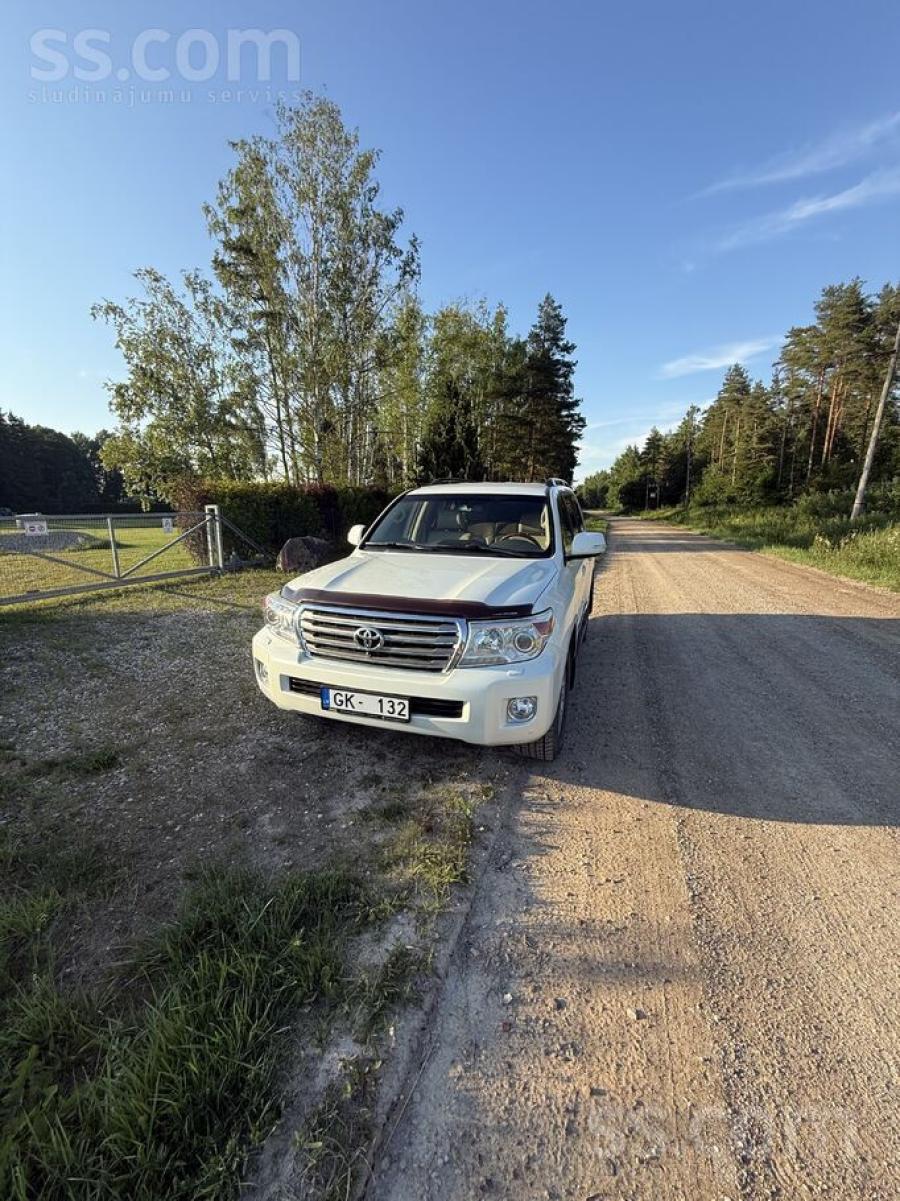 Balts Toyota Land Cruiser 2012 Tukums, ar dzinēja tilpumu 4.50 L un nobraukumu 282 tūkst. km par 32500 €, foto 1 vietnē AUTOMOTO.COM.LV