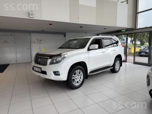 Balts Toyota Land Cruiser 2013 Rīga, ar dzinēja tilpumu 3.00 L un nobraukumu 265 tūkst. km par 22800 €, foto  vietnē AUTOMOTO.COM.LV