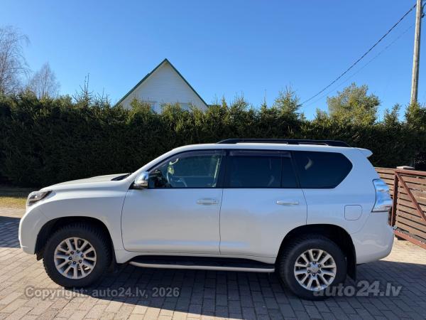 White Toyota Land Cruiser 2014 in Parnu, with an engine capacity of 3.00 L and mileage of 254 thousand km for 30500 €, photo 2 on AUTOMOTO.COM.LV