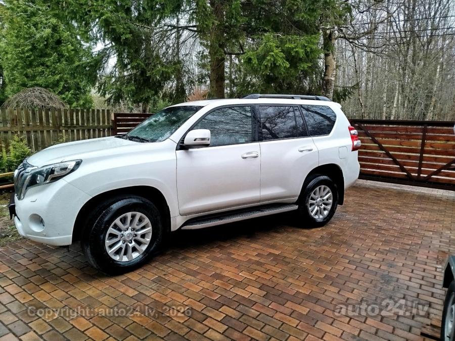 Balts Toyota Land Cruiser 2014 Tallina, ar dzinēja tilpumu 3.00 L un nobraukumu 219 tūkst. km par 27000 €, foto 1 vietnē AUTOMOTO.COM.LV