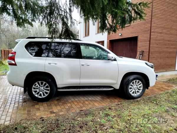 Balts Toyota Land Cruiser 2014 Tallina, ar dzinēja tilpumu 3.00 L un nobraukumu 219 tūkst. km par 27000 €, foto 3 vietnē AUTOMOTO.COM.LV