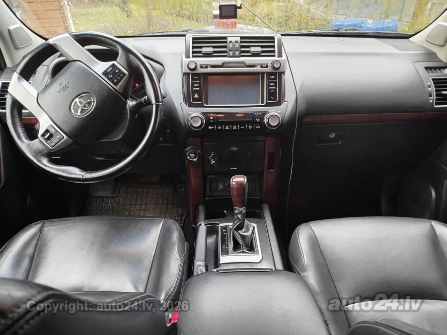 Balts Toyota Land Cruiser 2014 Tallina, ar dzinēja tilpumu 3.00 L un nobraukumu 219 tūkst. km par 27000 €, foto 6 vietnē AUTOMOTO.COM.LV