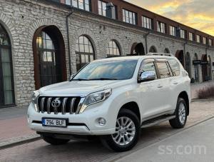 Balts Toyota Land Cruiser 2014 Tallina, ar dzinēja tilpumu 3.00 L un nobraukumu 254 tūkst. km par 26999 €, foto  vietnē AUTOMOTO.COM.LV