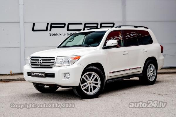 White Toyota Land Cruiser 2014 in Parnu, with an engine capacity of 4.50 L and mileage of 245 thousand km for 44900 €, photo 1 on AUTOMOTO.COM.LV