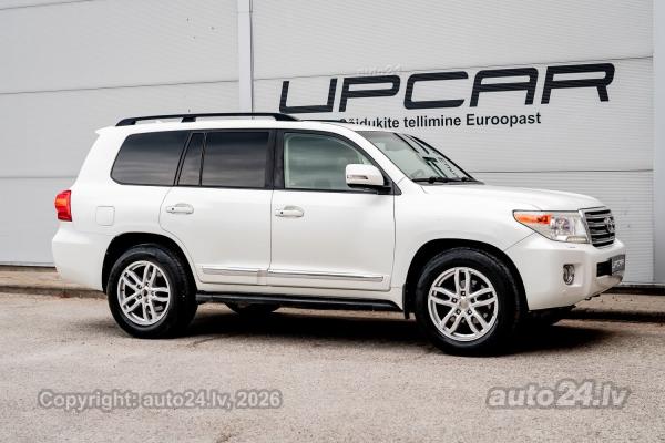 White Toyota Land Cruiser 2014 in Parnu, with an engine capacity of 4.50 L and mileage of 245 thousand km for 44900 €, photo 2 on AUTOMOTO.COM.LV