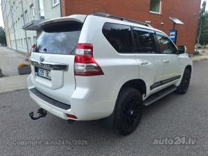 Balts Toyota Land Cruiser 2014 Tallina, ar dzinēja tilpumu 3.00 L un nobraukumu 196 tūkst. km par 26990 €, foto 4 vietnē AUTOMOTO.COM.LV