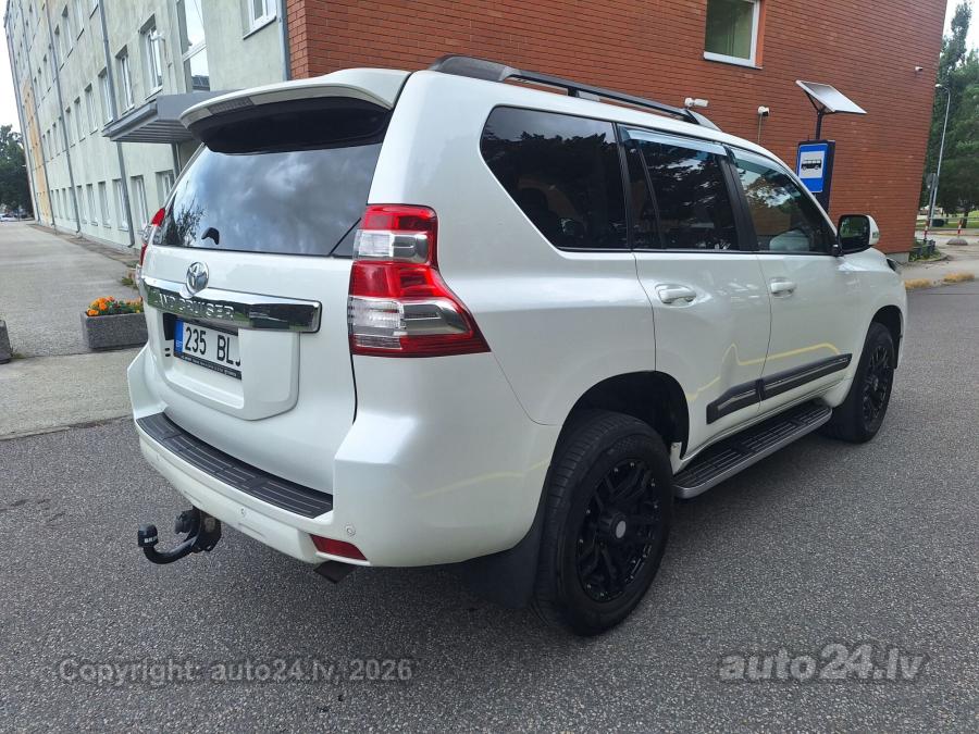 Balts Toyota Land Cruiser 2014 Tallina, ar dzinēja tilpumu 3.00 L un nobraukumu 196 tūkst. km par 26990 €, foto 4 vietnē AUTOMOTO.COM.LV