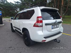 Balts Toyota Land Cruiser 2014 Tallina, ar dzinēja tilpumu 3.00 L un nobraukumu 196 tūkst. km par 26990 €, foto 5 vietnē AUTOMOTO.COM.LV