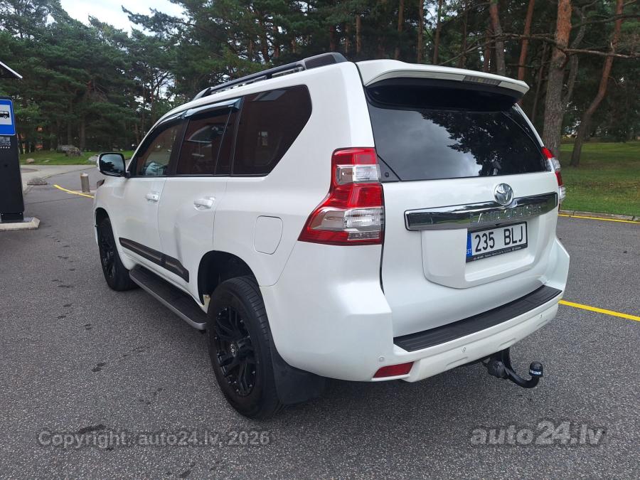 Balts Toyota Land Cruiser 2014 Tallina, ar dzinēja tilpumu 3.00 L un nobraukumu 196 tūkst. km par 26990 €, foto 5 vietnē AUTOMOTO.COM.LV