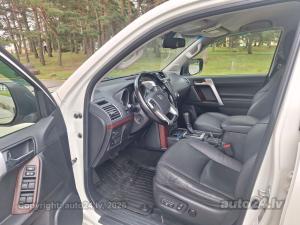 Balts Toyota Land Cruiser 2014 Tallina, ar dzinēja tilpumu 3.00 L un nobraukumu 196 tūkst. km par 26990 €, foto 6 vietnē AUTOMOTO.COM.LV