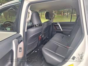 Balts Toyota Land Cruiser 2014 Tallina, ar dzinēja tilpumu 3.00 L un nobraukumu 196 tūkst. km par 26990 €, foto 8 vietnē AUTOMOTO.COM.LV