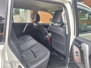 Balts Toyota Land Cruiser 2014 Tallina, ar dzinēja tilpumu 3.00 L un nobraukumu 196 tūkst. km par 26990 €, foto 9 vietnē AUTOMOTO.COM.LV