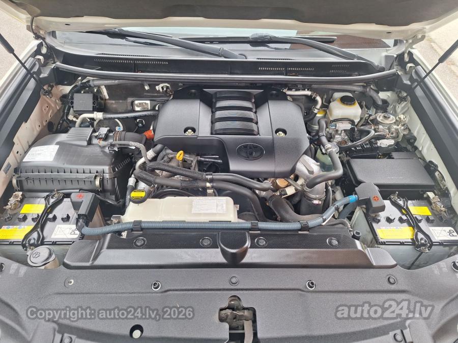 Balts Toyota Land Cruiser 2014 Tallina, ar dzinēja tilpumu 3.00 L un nobraukumu 196 tūkst. km par 26990 €, foto 13 vietnē AUTOMOTO.COM.LV