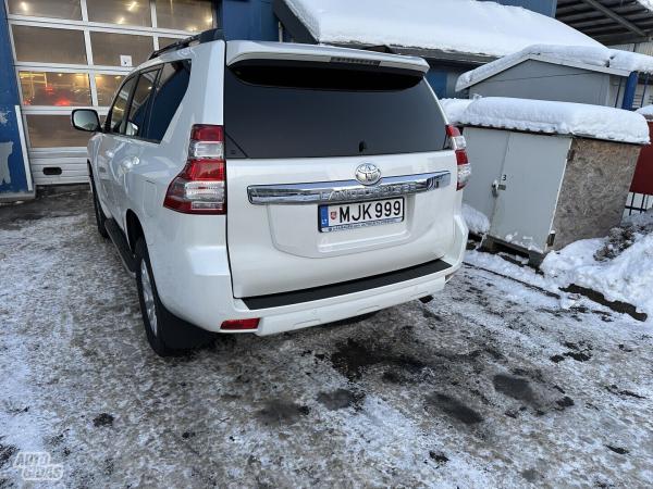 Balts Toyota Land Cruiser 2015 Viļņa, ar dzinēja tilpumu 2.90 L un nobraukumu 189 tūkst. km par 30000 €, foto 4 vietnē AUTOMOTO.COM.LV