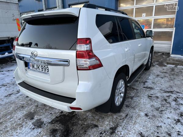 Balts Toyota Land Cruiser 2015 Viļņa, ar dzinēja tilpumu 2.90 L un nobraukumu 189 tūkst. km par 30000 €, foto 5 vietnē AUTOMOTO.COM.LV