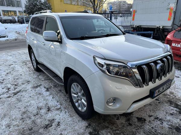 White Toyota Land Cruiser 2015 in Vilnius, with an engine capacity of 2.98 L and mileage of 189 thousand km for 30000 €, photo 1 on AUTOMOTO.COM.LV